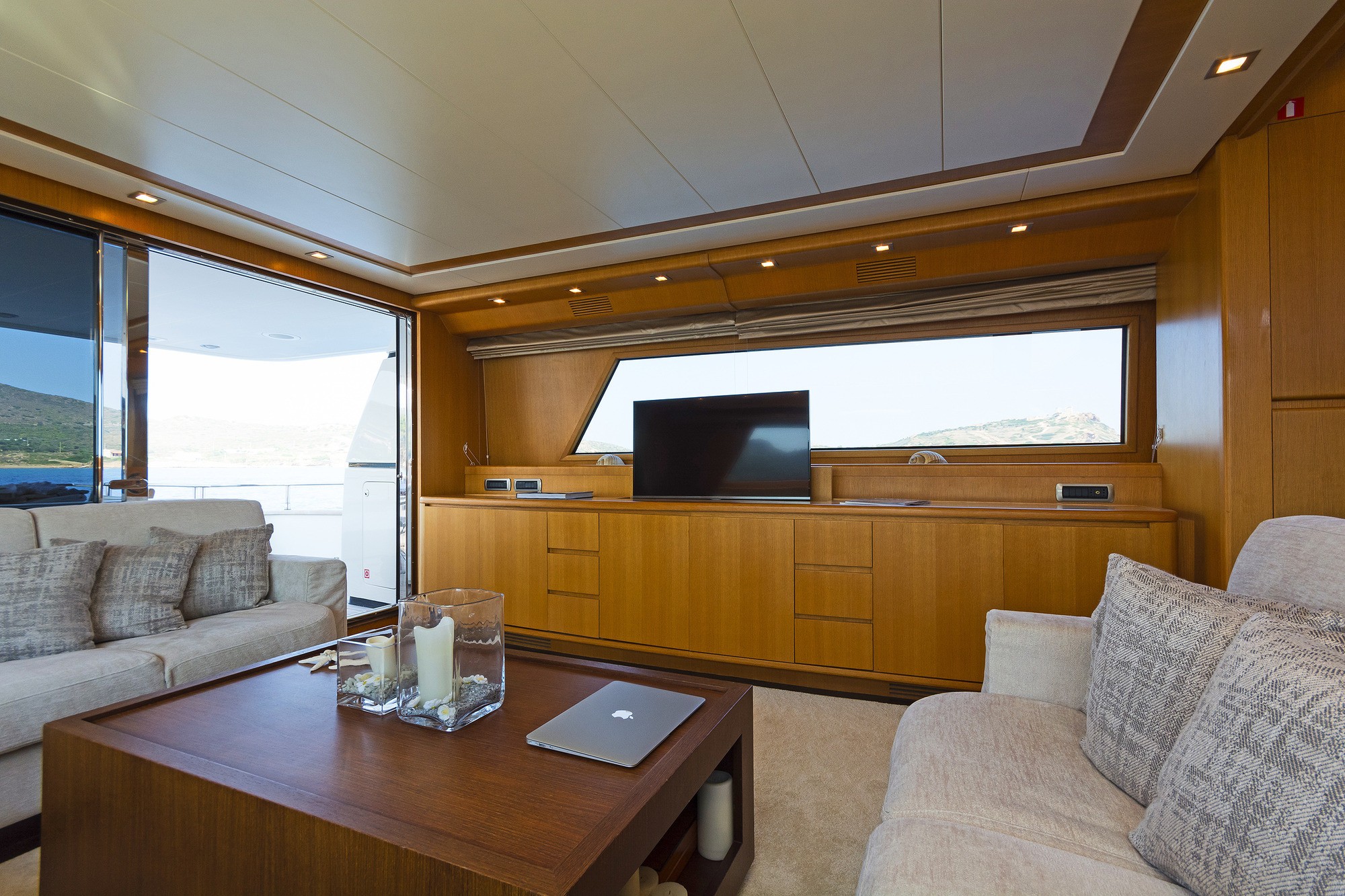 Yacht FOS, Sanlorenzo | CHARTERWORLD Luxury Superyacht Charters